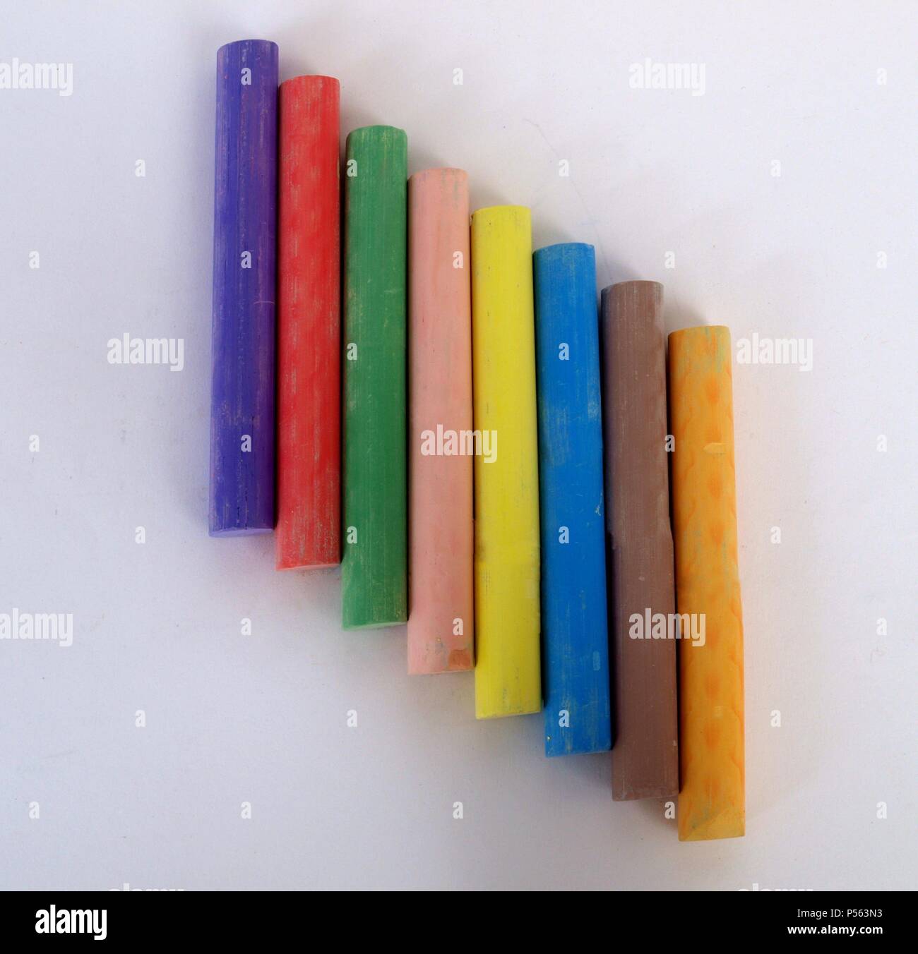 Tizas de colores hi-res stock photography and images - Alamy Tizas de colores hi-res stock photography and images - Alamy