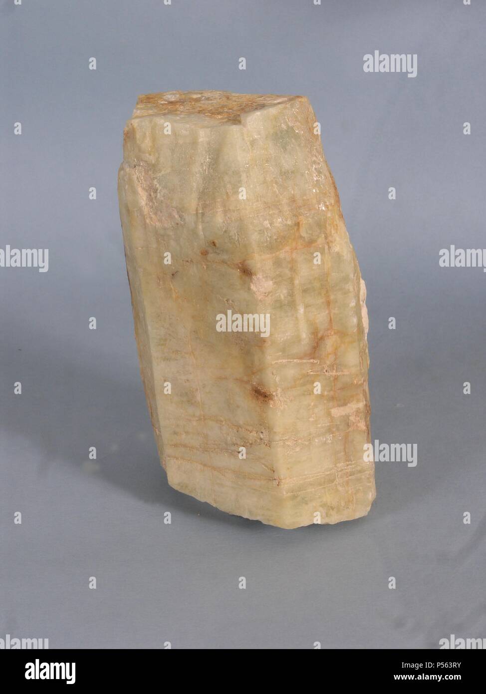 BERILO. Silicato de berilio y aluminio cristalizado en el sistema ...