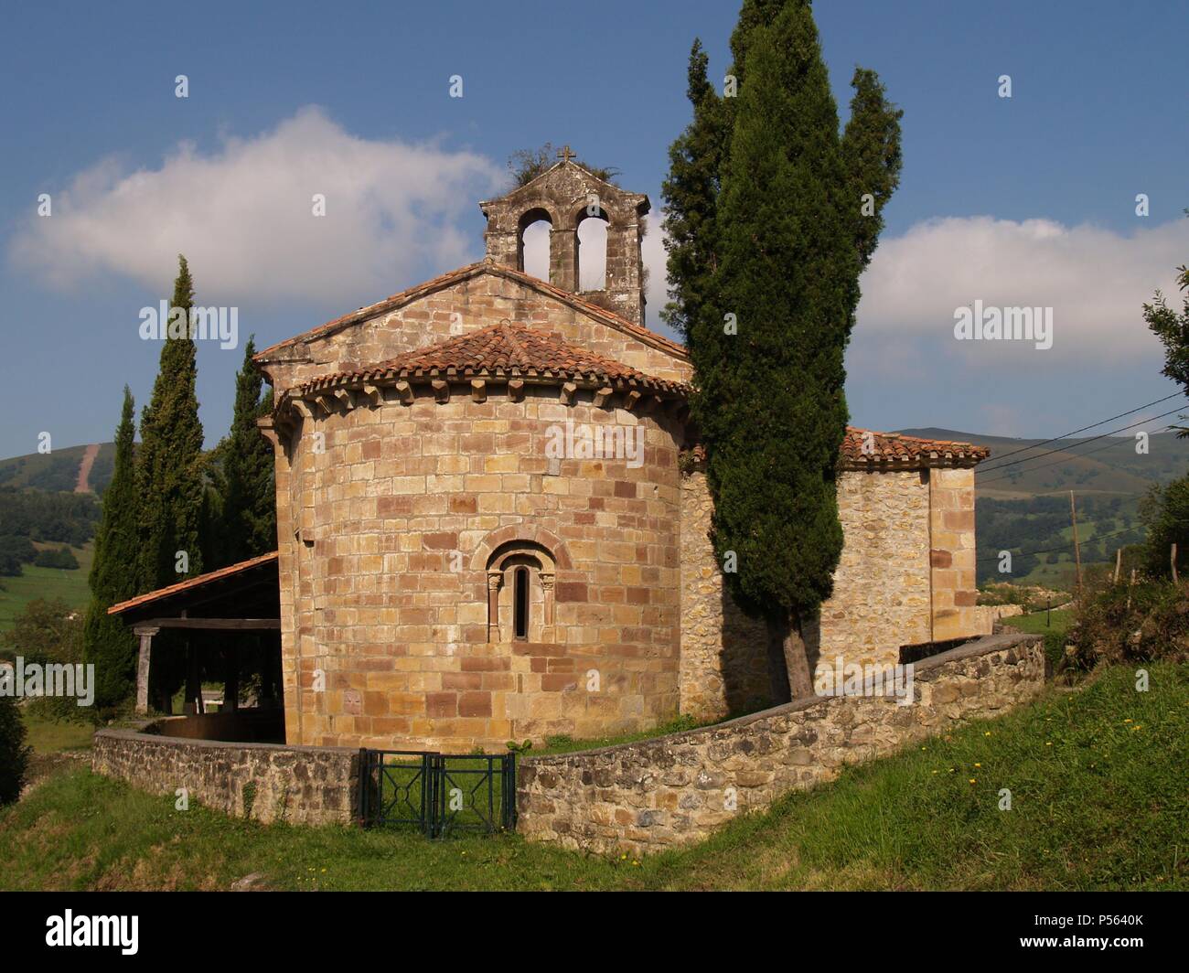 ARTE ROMANICO. ESPAÑA. IGLESIA DE SAN ANDRES DE COTILLO. Templo de una ...