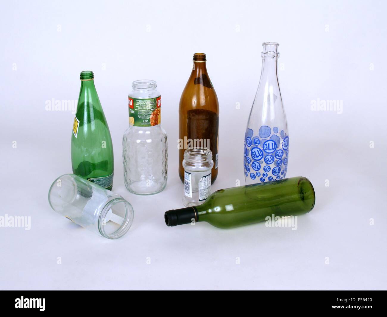 BOTELLAS y RECIPIENTES de vidrio Stock Photo - Alamy
