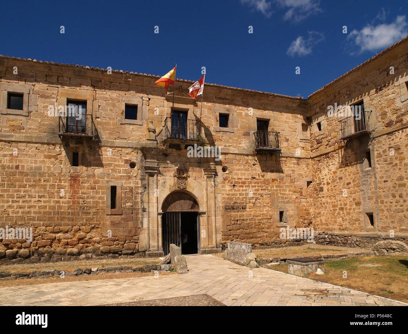 ARTE ROMANICO. ESPAÑA. MONASTERIO DE SANTA MARIA LA REAL. Templo ...
