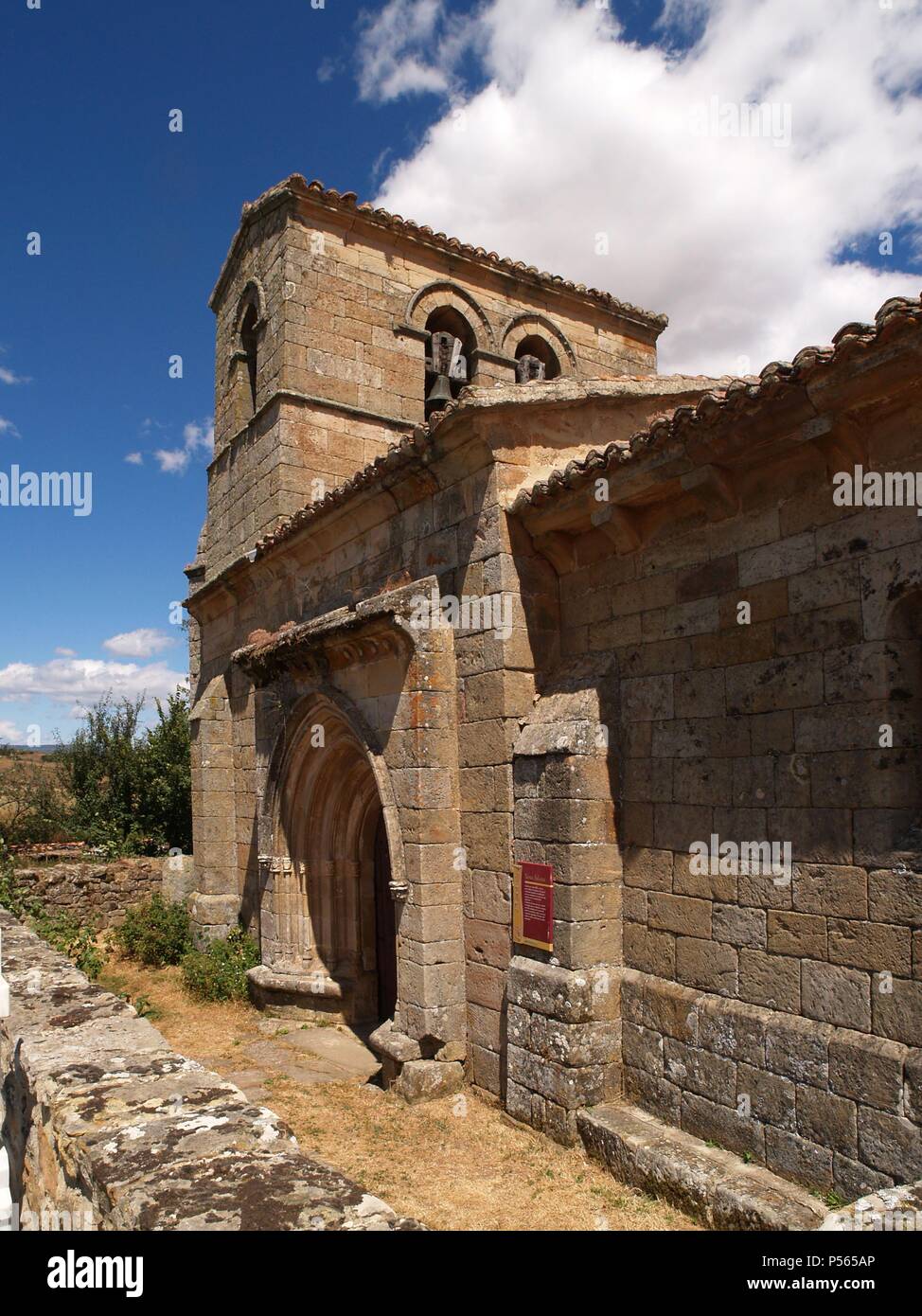 ARTE ROMANICO. ESPAÑA. IGLESIA DE SANTA JULIANA. Data del siglo XIII ...