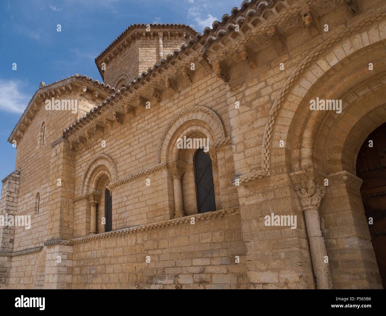 Monasterio benedictino medieval hi-res stock photography and images - Alamy