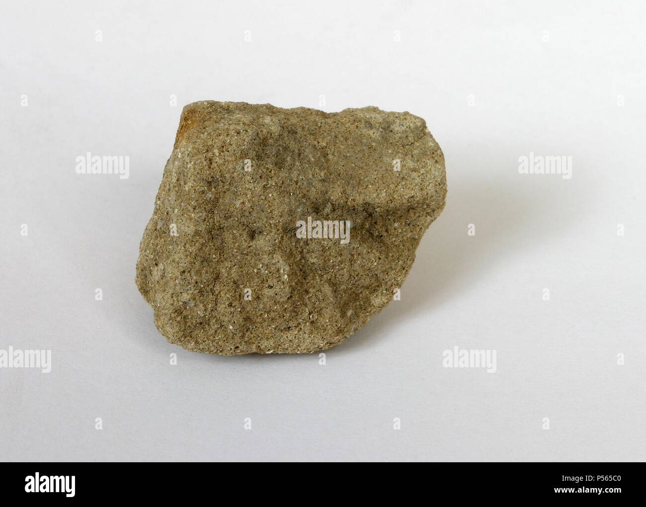 ARENISCA. Roca sedimentaria clástica formada de arenas cementadas. De ...