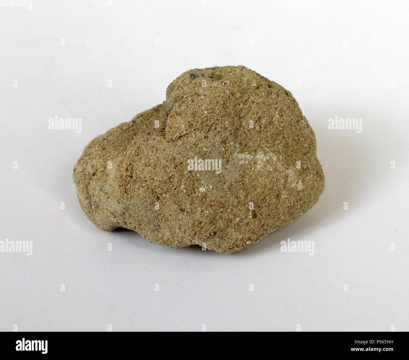 ARENISCA. Roca sedimentaria clástica formada de arenas cementadas. De ...