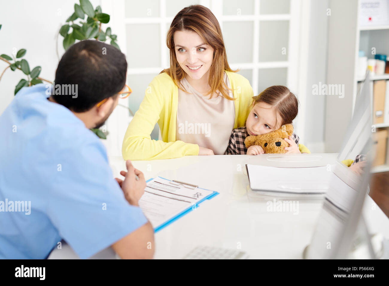 Visiting mother and hospital hi-res stock photography and images - Alamy
