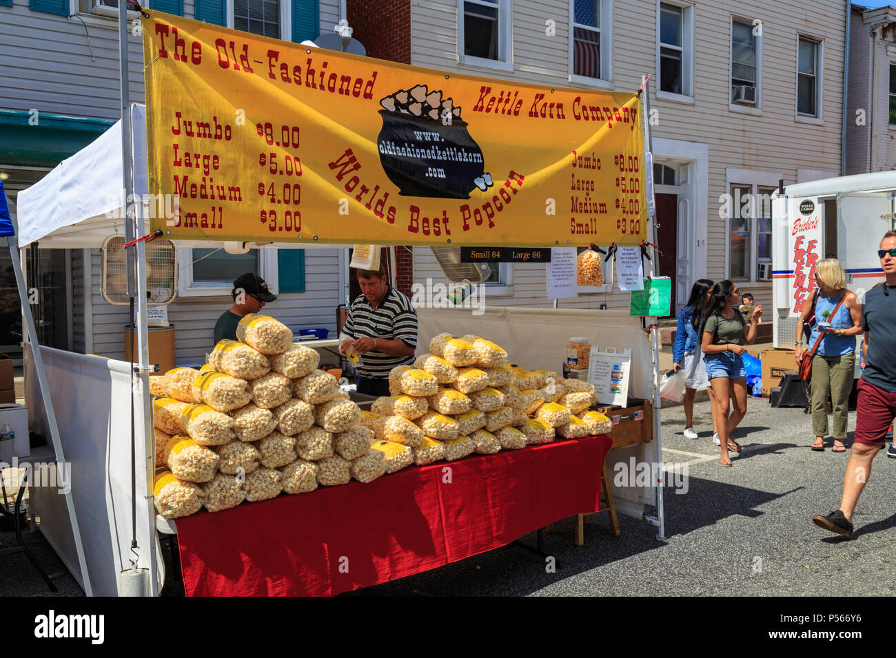 Largest street fair art festival hi-res stock photography and images ...