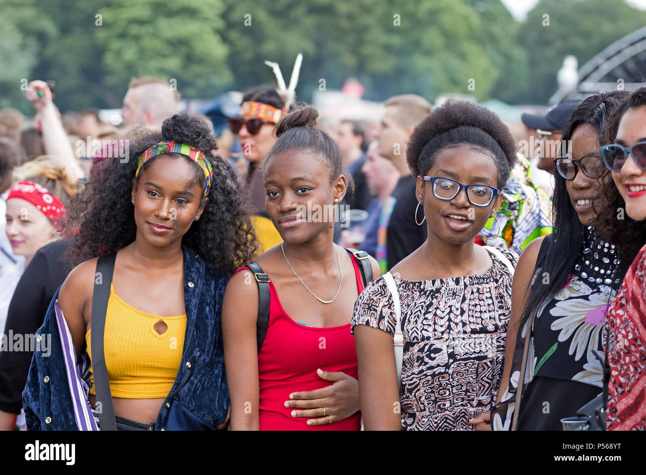 Black girls hi-res stock photography and images - Alamy