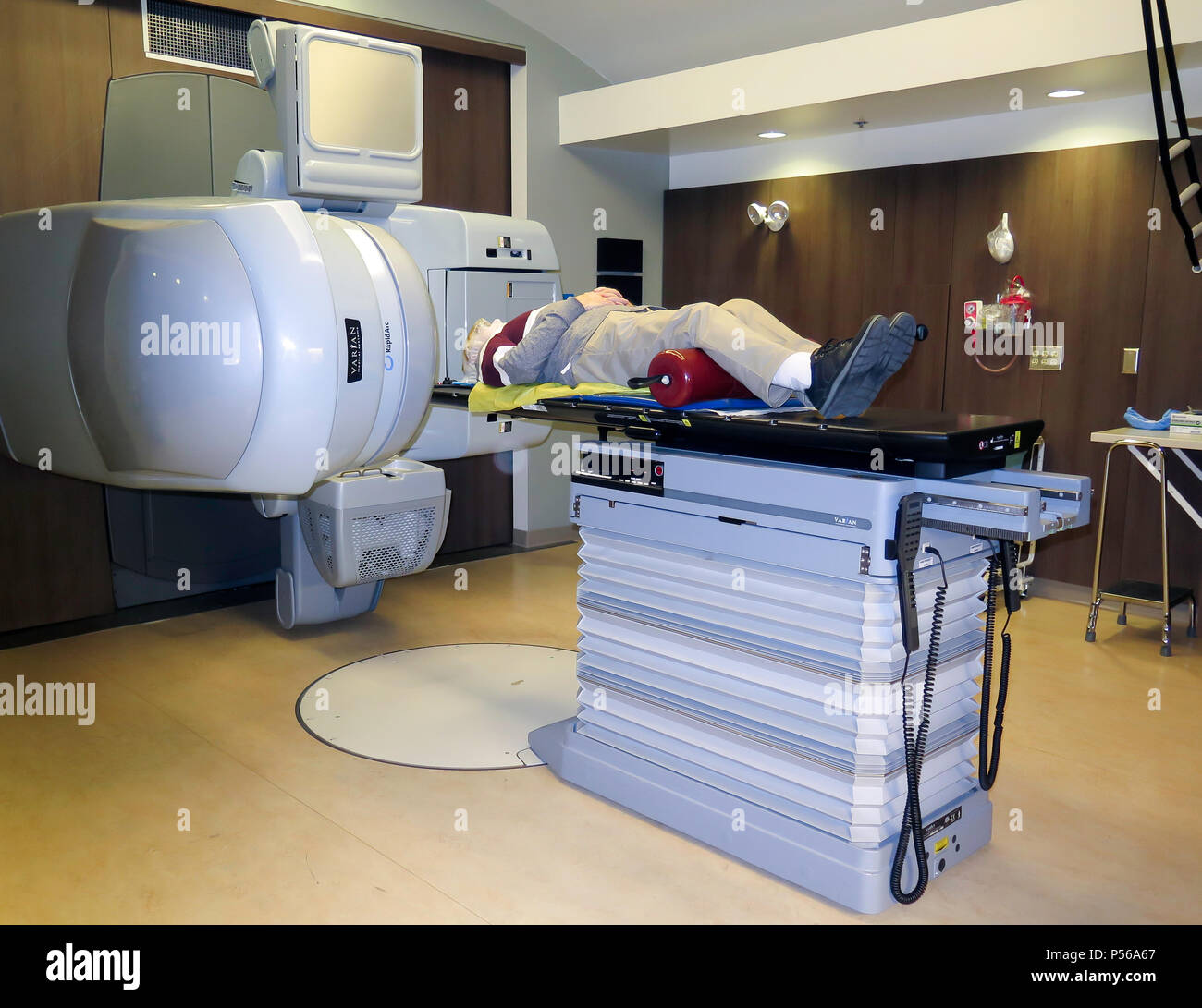 Radiation Therapy Machine Stock Photos & Radiation Therapy Machine ...