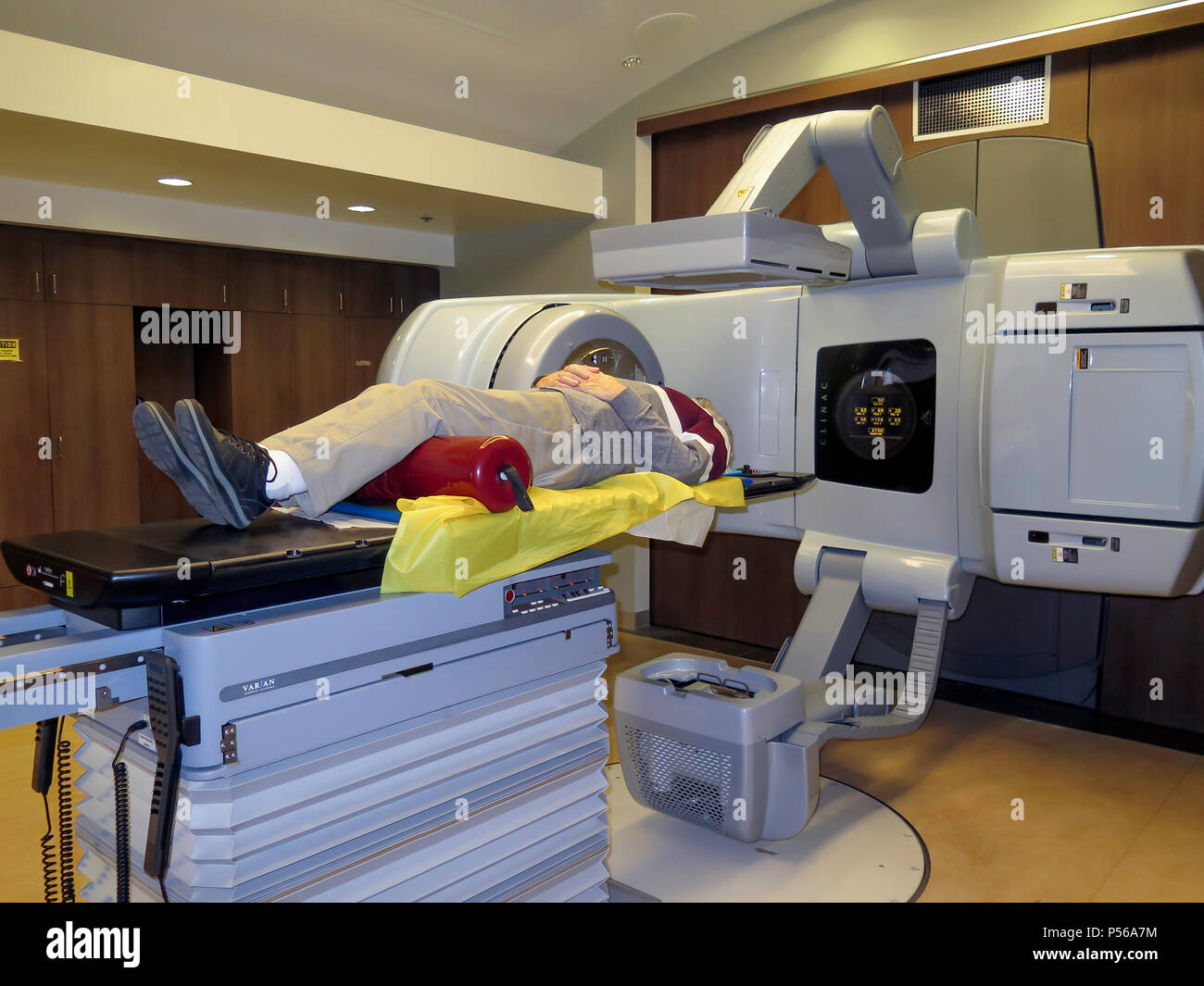 Radiation therapy machine hi-res stock photography and images - Alamy