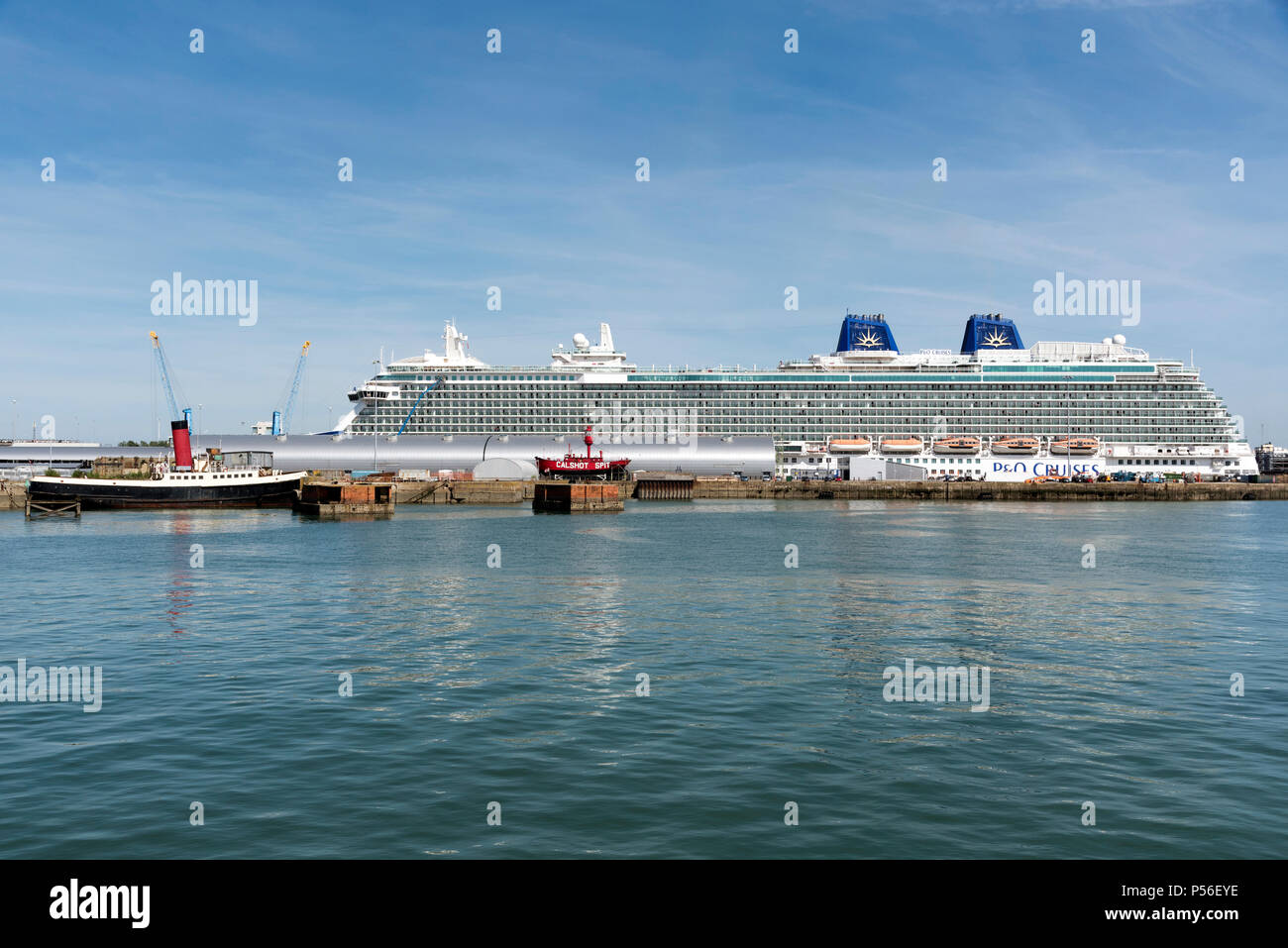 Old southampton docks hi-res stock photography and images - Alamy