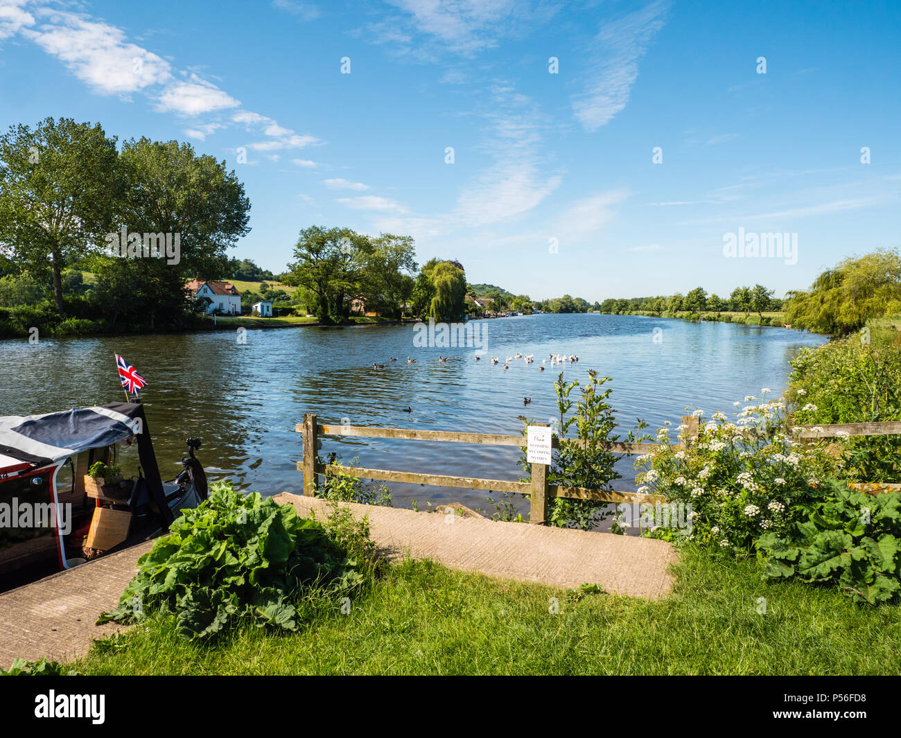 Peacful river thames hi-res stock photography and images - Alamy