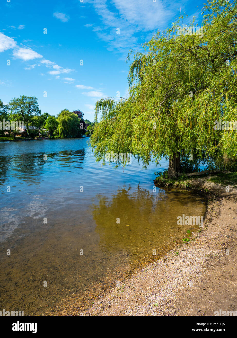 Idyllic River Thames Summer Landscape, nr Bourne End, Buckinghamshire ...