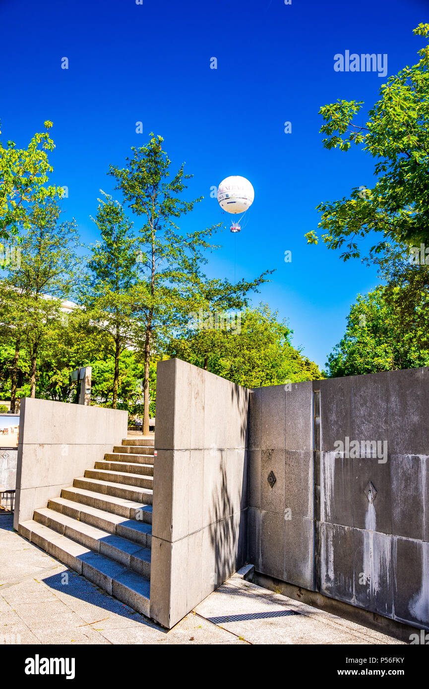 Sculpture outside Parc Andre Citron in Paris, France Stock Photo - Alamy