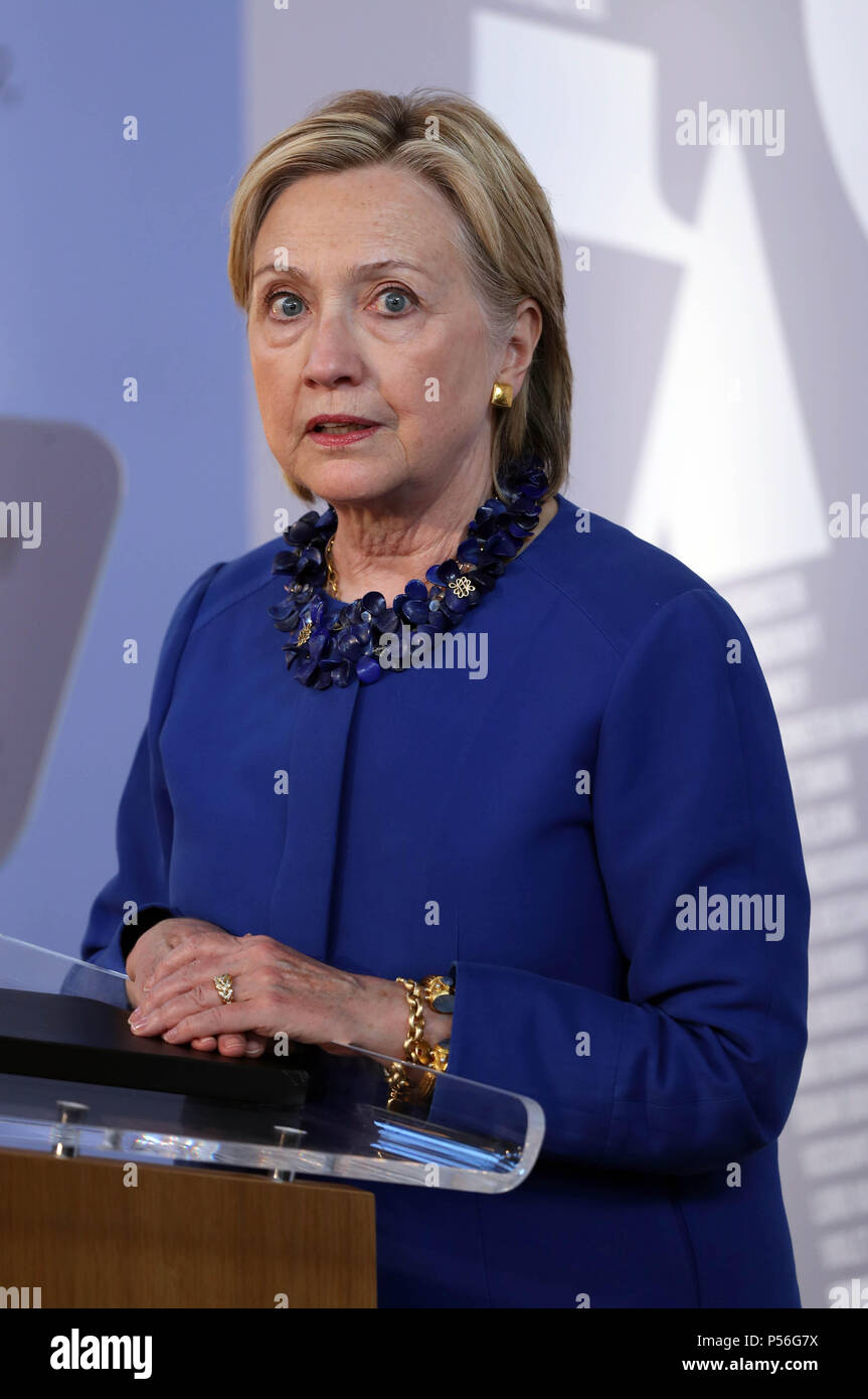 Hillary Clinton delivers the Romanes Lecture at the Sheldonian Theatre ...