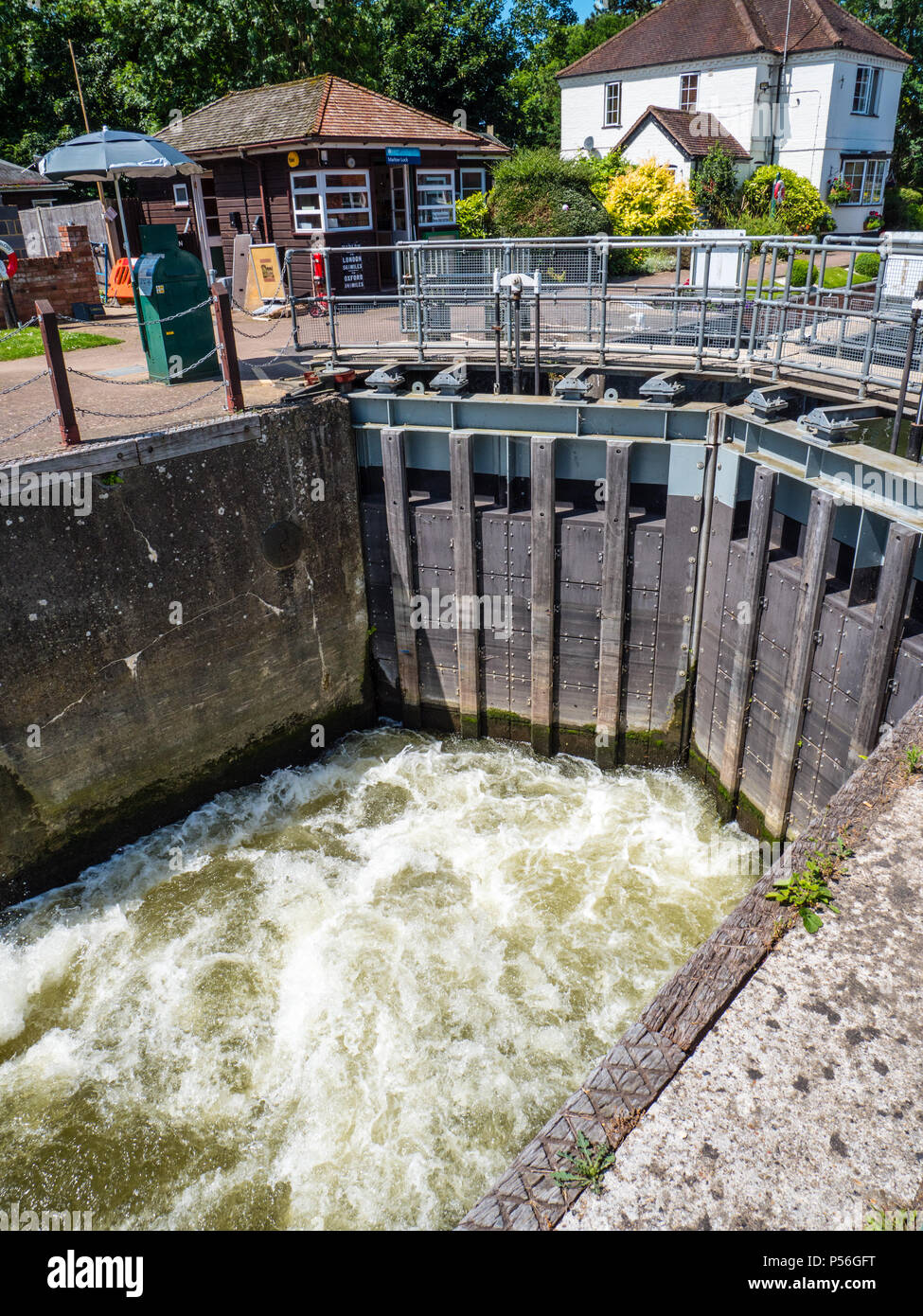 Marlow Lock, Lock Gates, River Thames, Marlow, Buckinghamshire, England ...