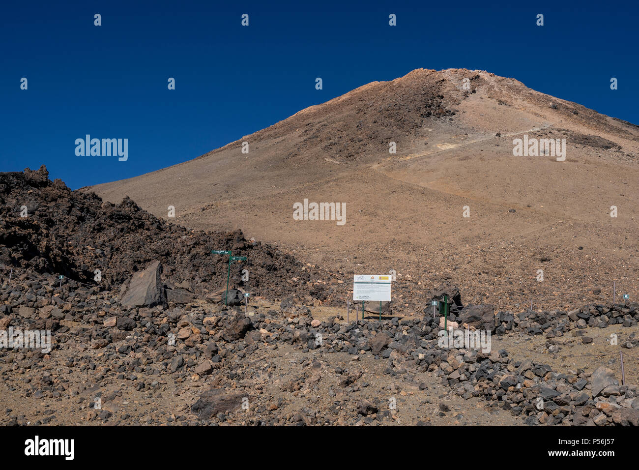 Trails signs hi-res stock photography and images - Alamy