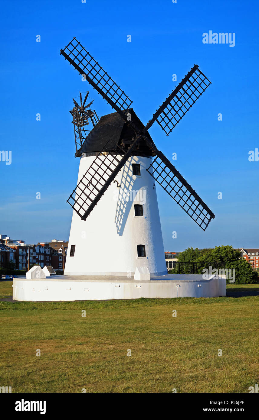 Historic windmill sails hi-res stock photography and images - Alamy