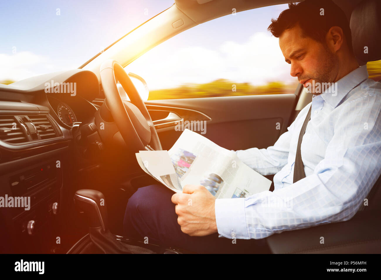 Man sitting reading paper hi-res stock photography and images - Alamy