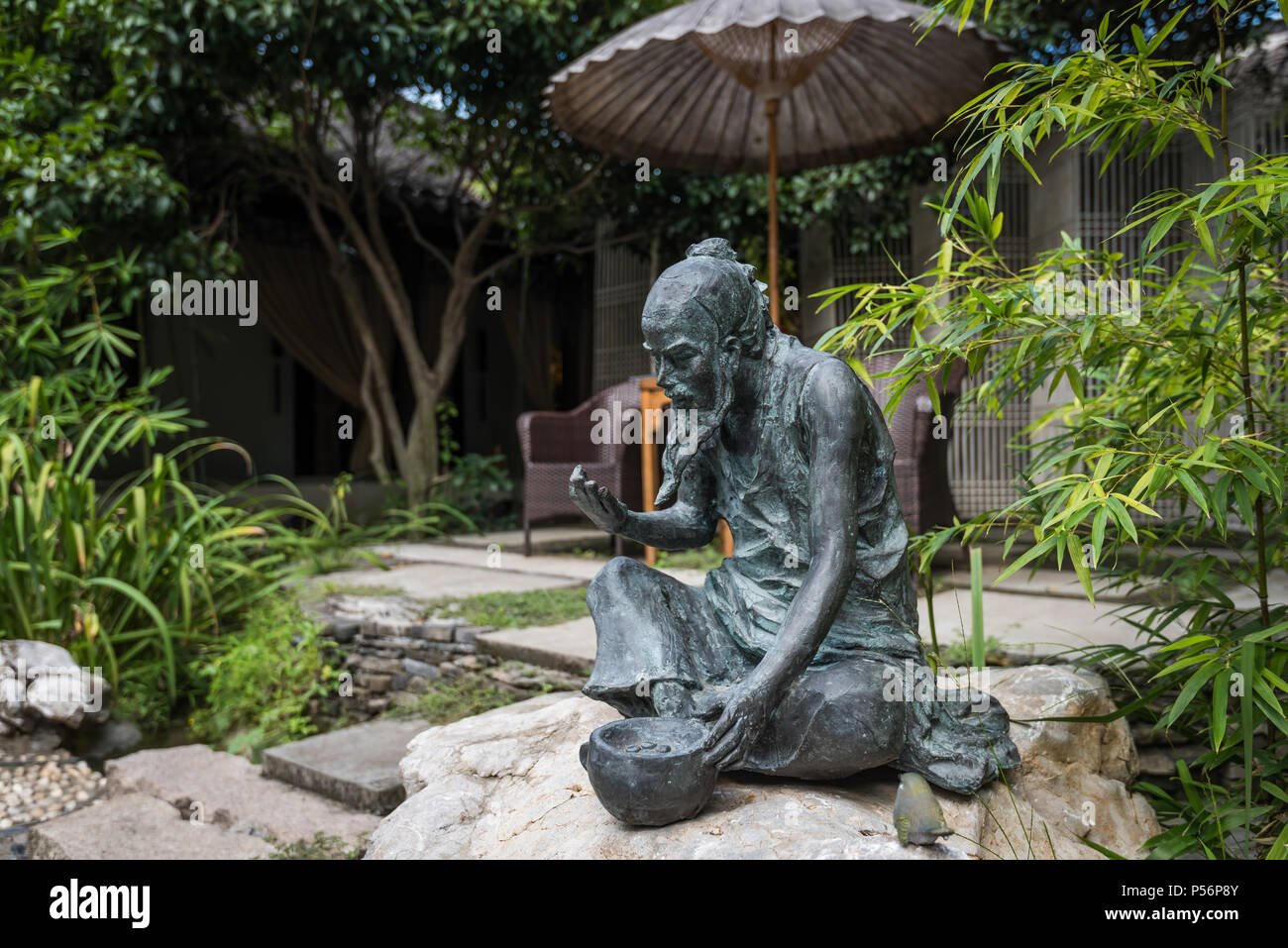 greybeard play chess statue Stock Photo - Alamy