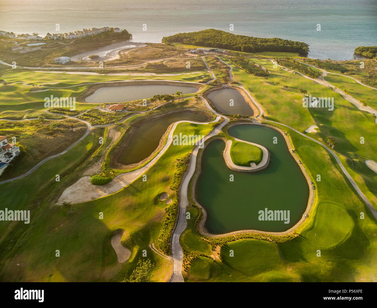 Par Three Island Green Surrounded By Water Stock Photo - Alamy