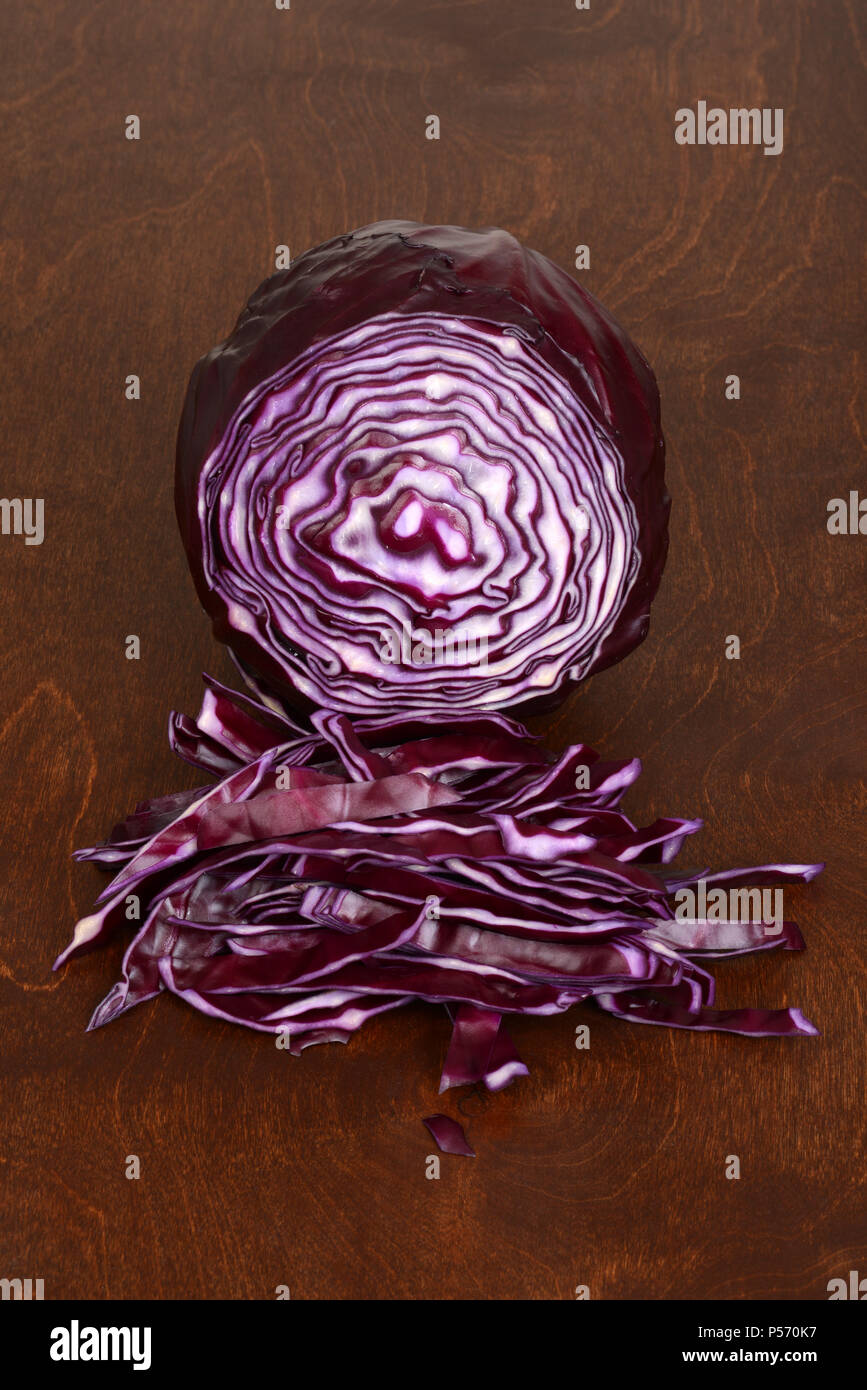 closeup shredded red cabbage Stock Photo - Alamy