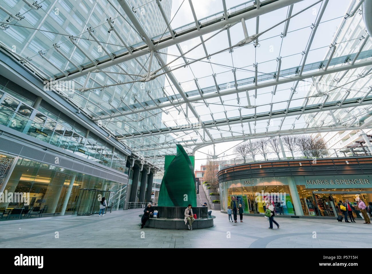 Cardinal place shopping hi-res stock photography and images - Alamy
