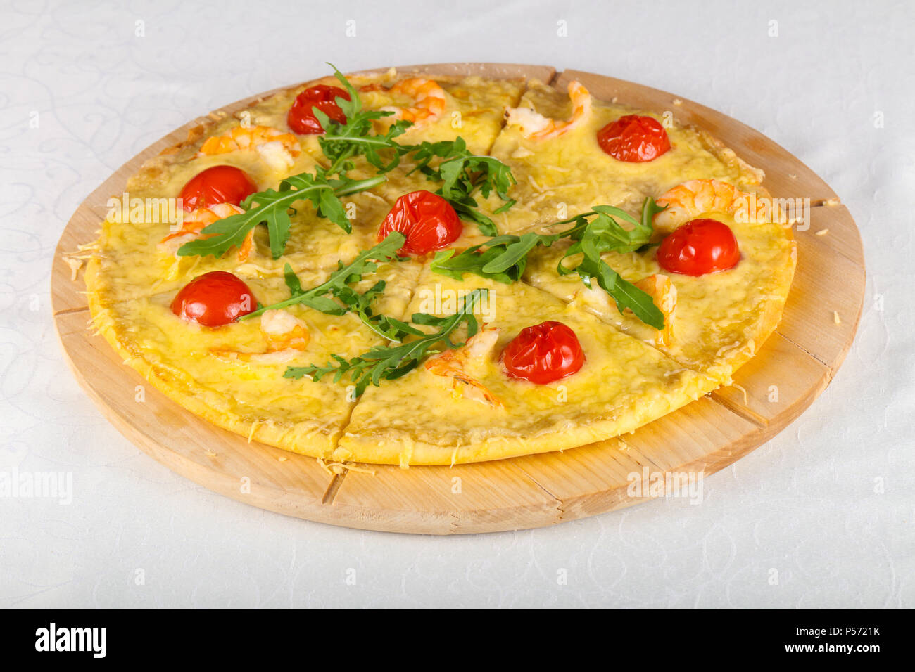 Prawn pizza with ruccola Stock Photo - Alamy