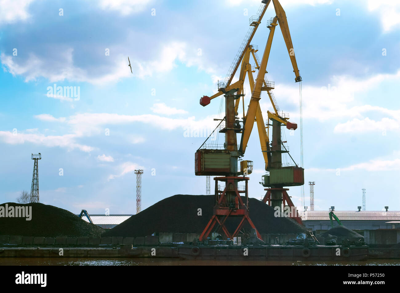 Marine loading hi-res stock photography and images - Alamy