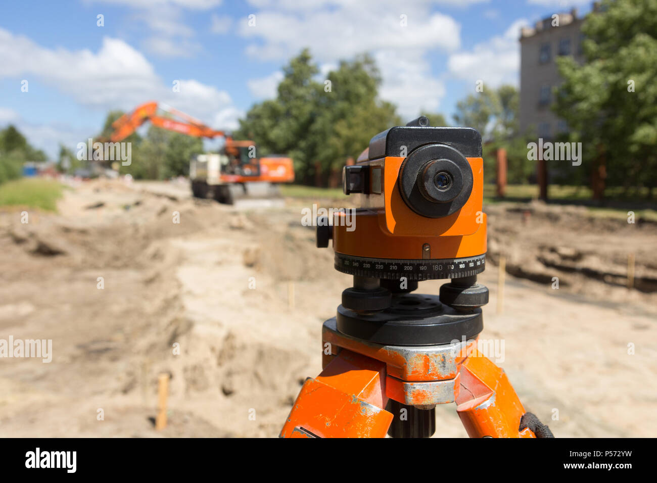 a construction surveyor equipment theodolite level tool Stock Photo - Alamy