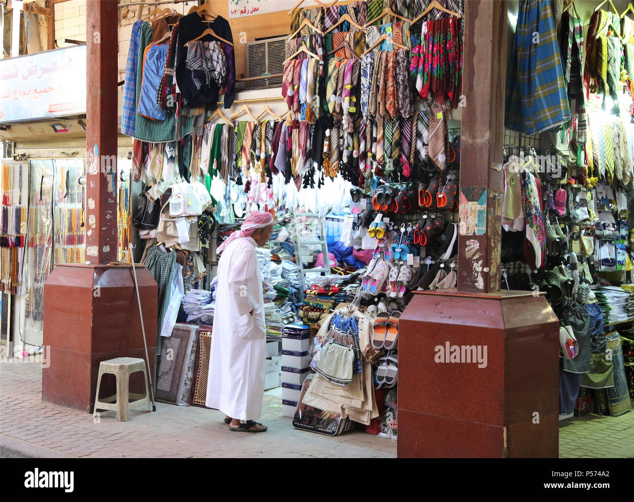 Kuwait souk al mubarakiya hi-res stock photography and images - Alamy