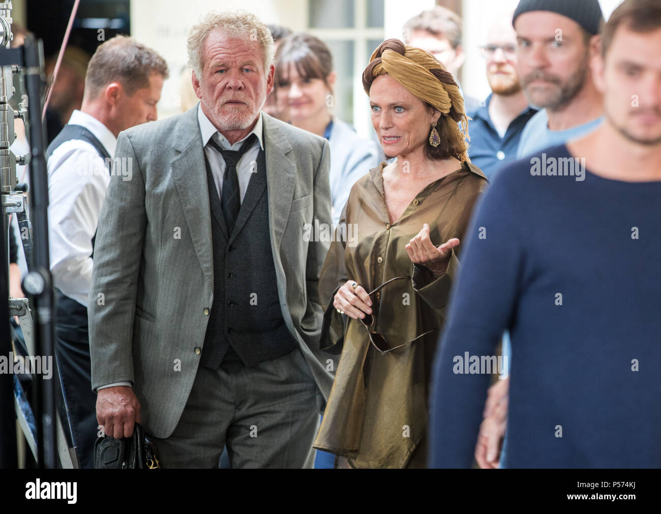 Jacqueline bisset director hi-res stock photography and images - Alamy