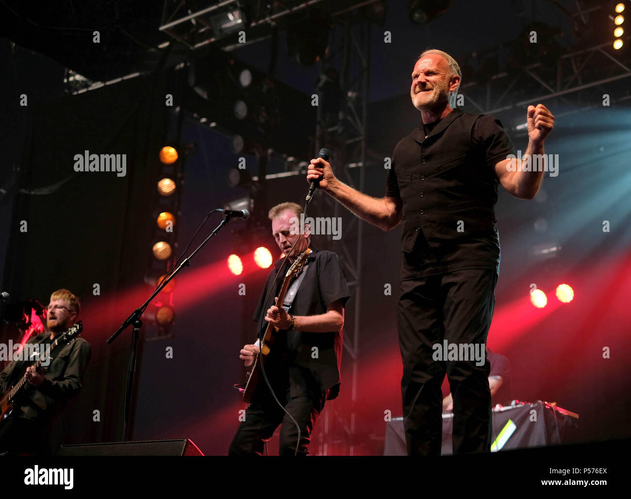Skids performing hi-res stock photography and images - Alamy
