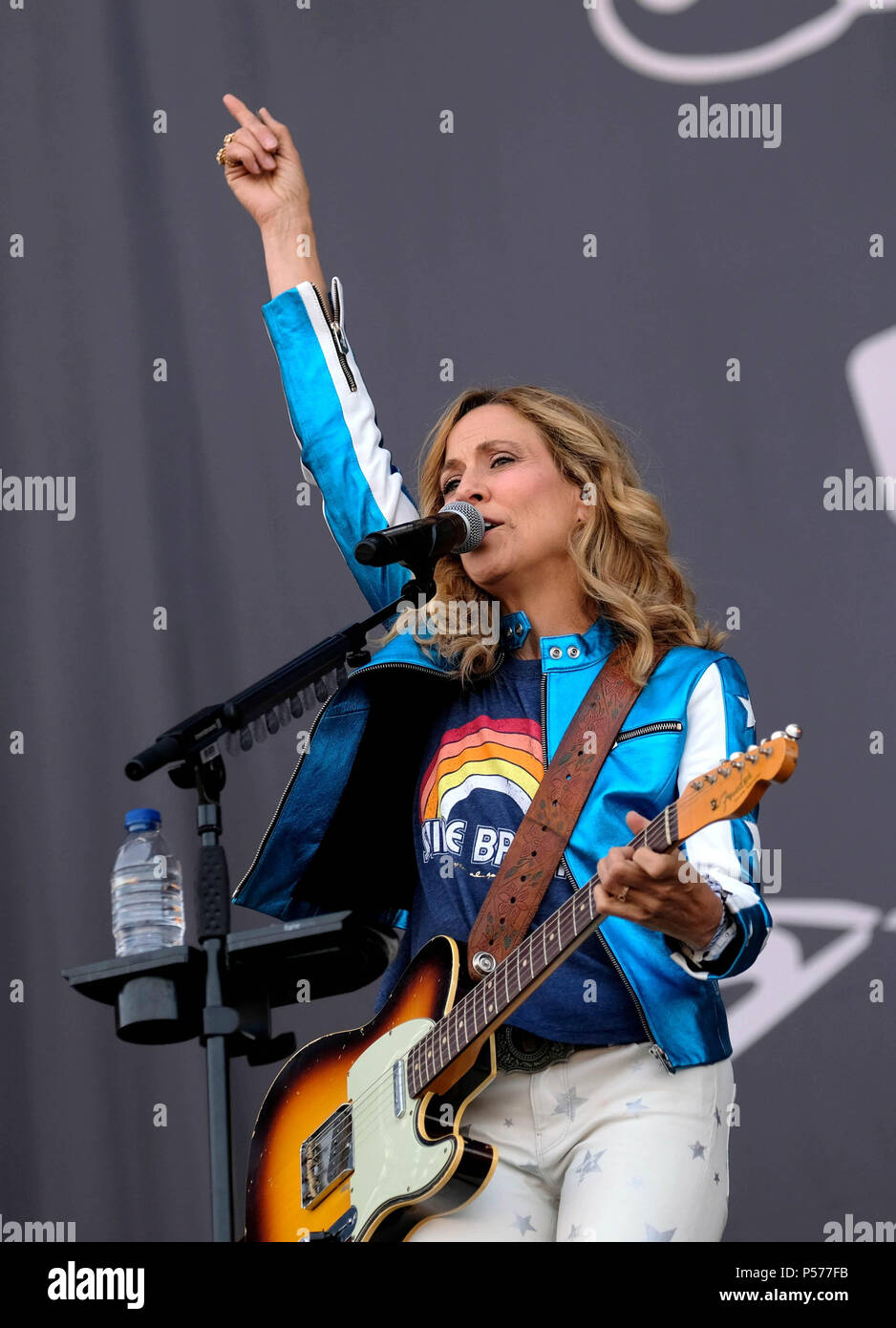 Sheryl crow on stage sheryl hi-res stock photography and images - Alamy