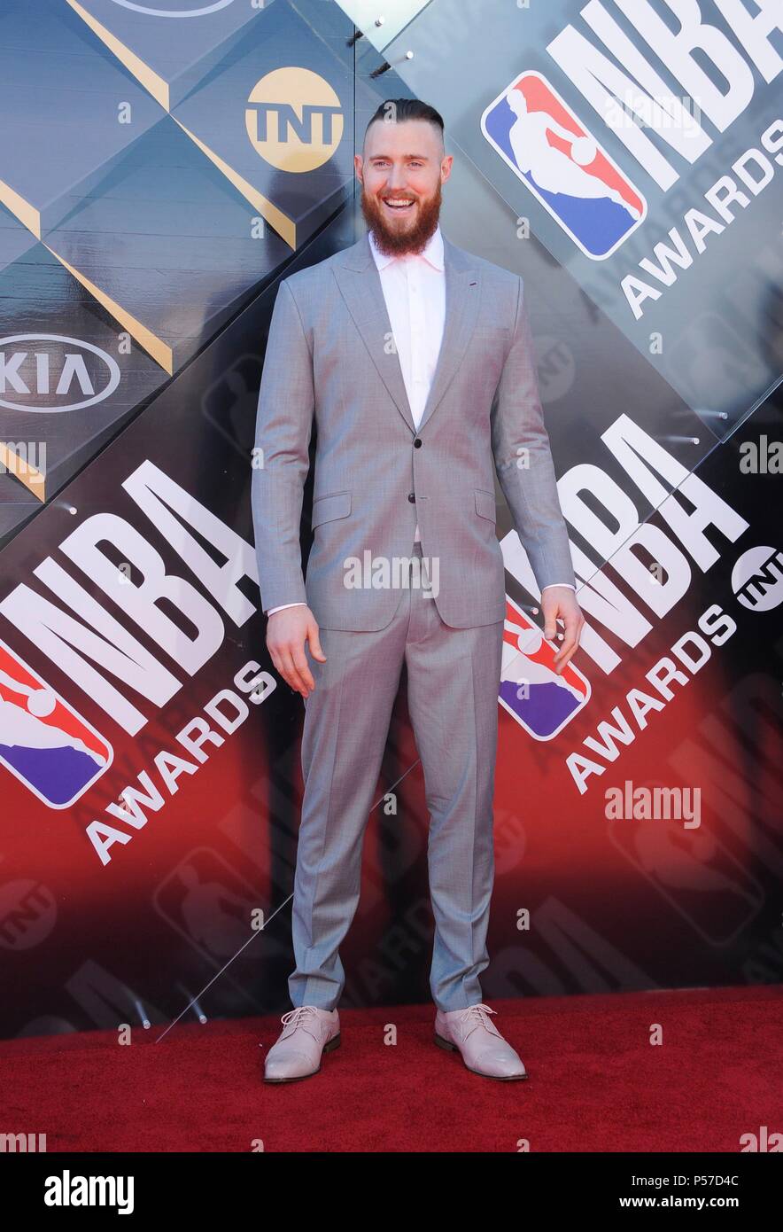 Aaron baynes hi-res stock photography and images - Alamy