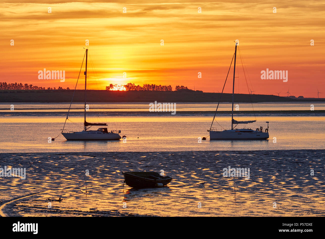 Swale Estuary, Kent, UK. 26th June 2018: UK Weather. The sunrises over ...