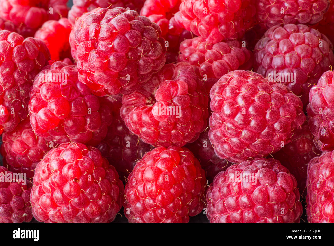 Raspberries background hi-res stock photography and images - Alamy