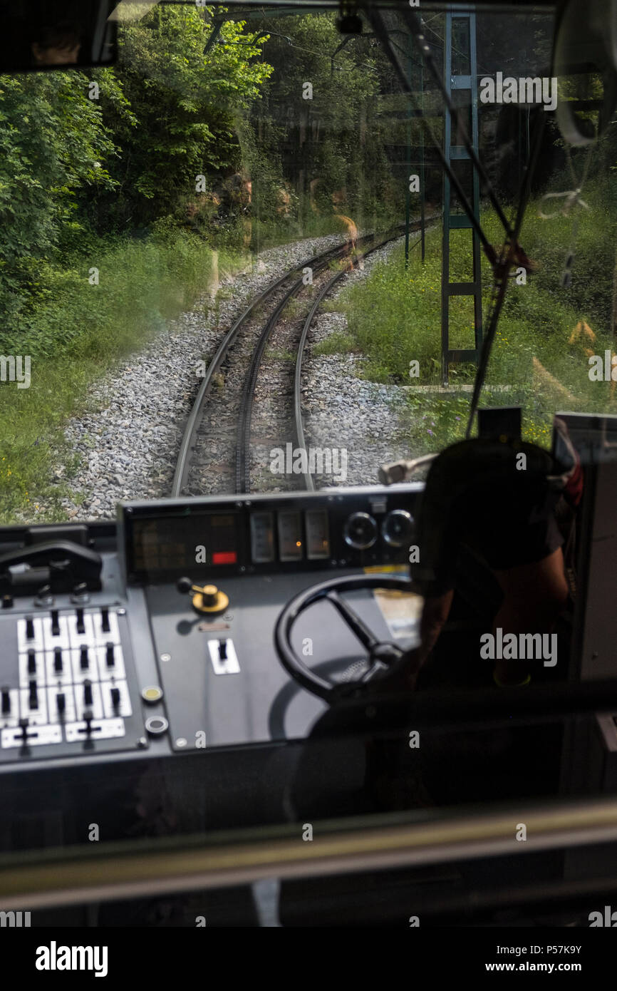 View through the front window of the carriage on the cremellera rack ...