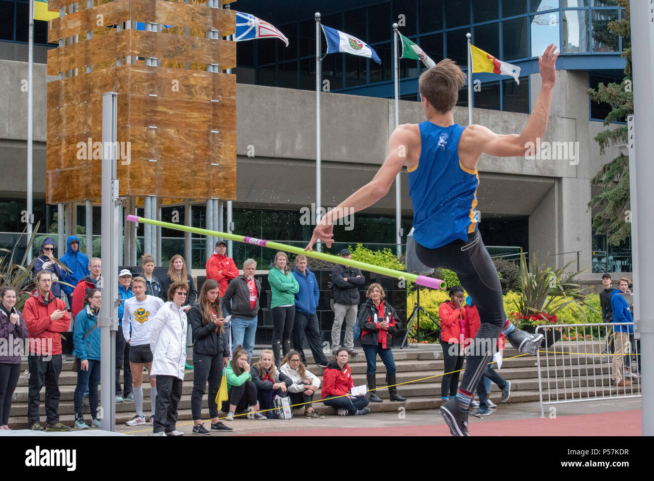 Mens high jump hi-res stock photography and images - Alamy