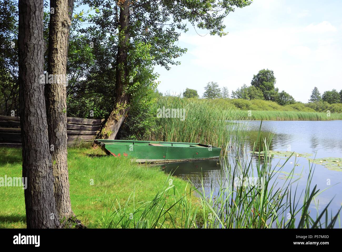 Idyll by the lake hi-res stock photography and images - Alamy