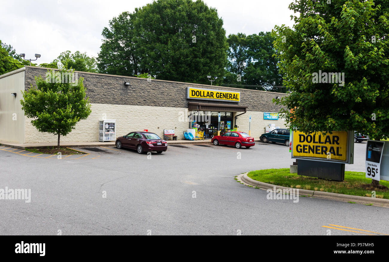 Dollar general discount store hi-res stock photography and images - Alamy