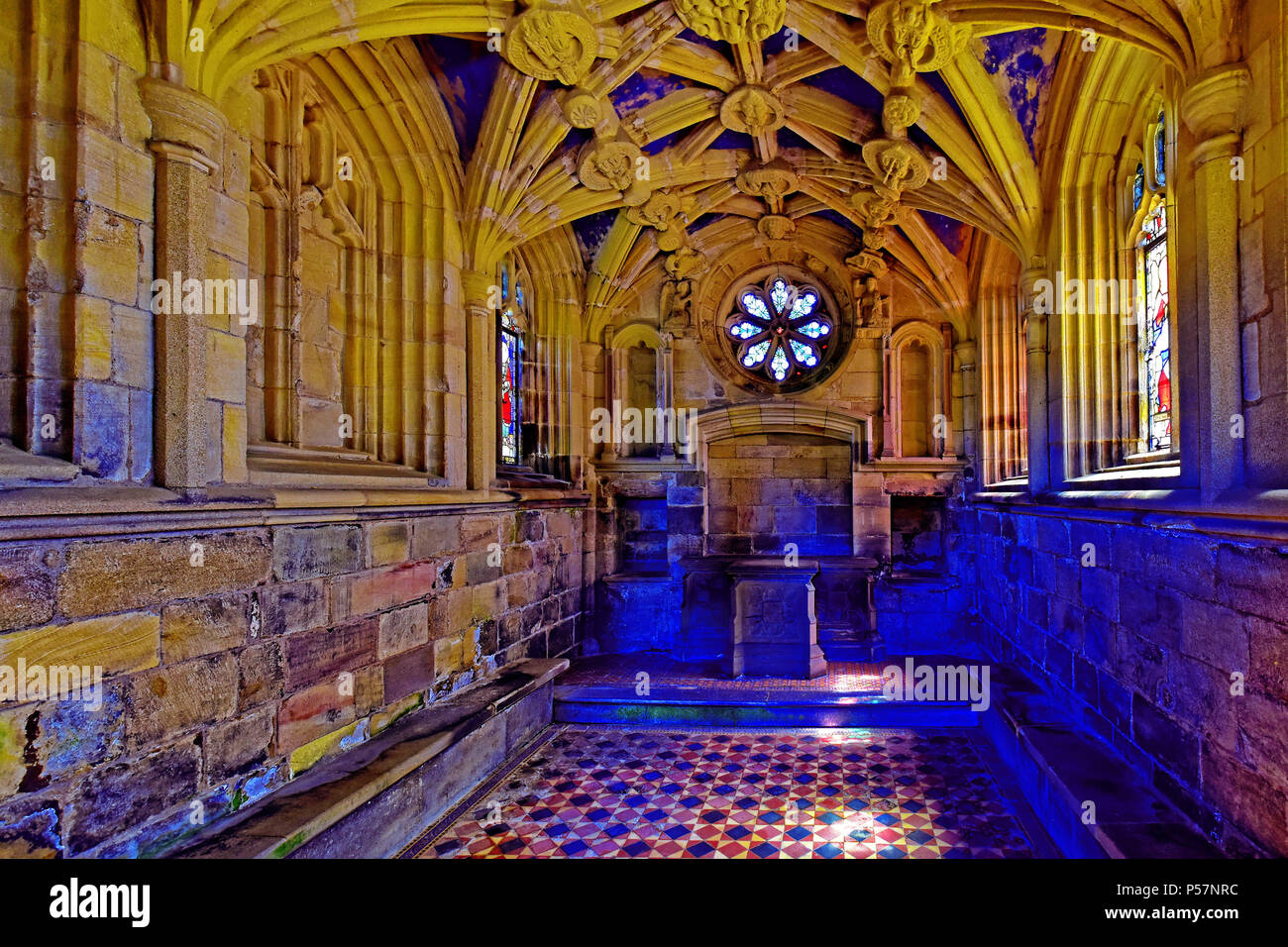 Internal castle gate hi-res stock photography and images - Alamy