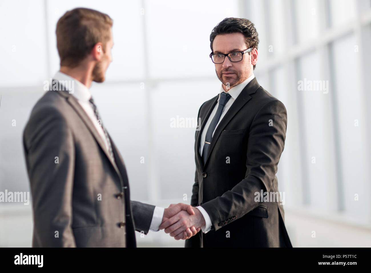 Friendly handshake hi-res stock photography and images - Alamy