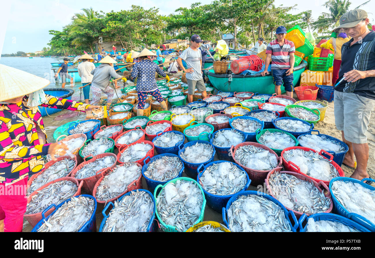 Trading Boat Stock Photos & Trading Boat Stock Images - Alamy