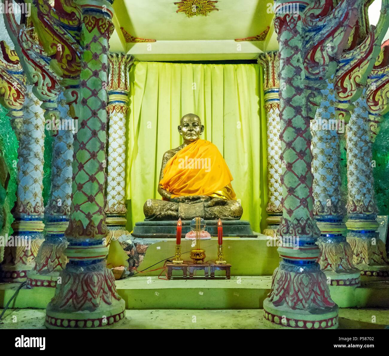 Laughing buddhist monk statue hi-res stock photography and images - Alamy