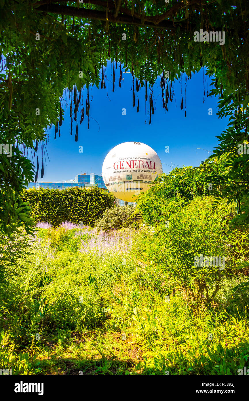Sculpture outside Parc Andre Citron in Paris, France Stock Photo - Alamy