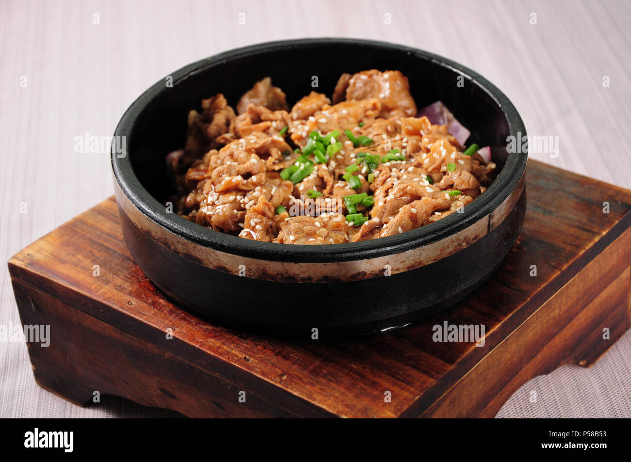 Chinese cuisine--Pan-Fried Beef in Stone pot Stock Photo - Alamy