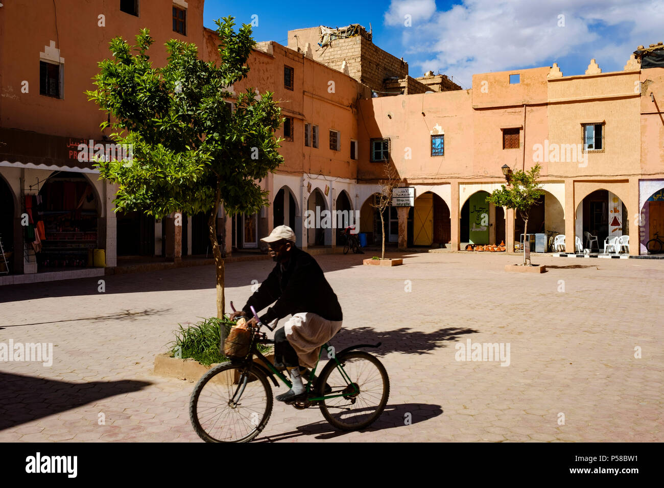 Kalaat m’gouna valley roses hi-res stock photography and images - Alamy