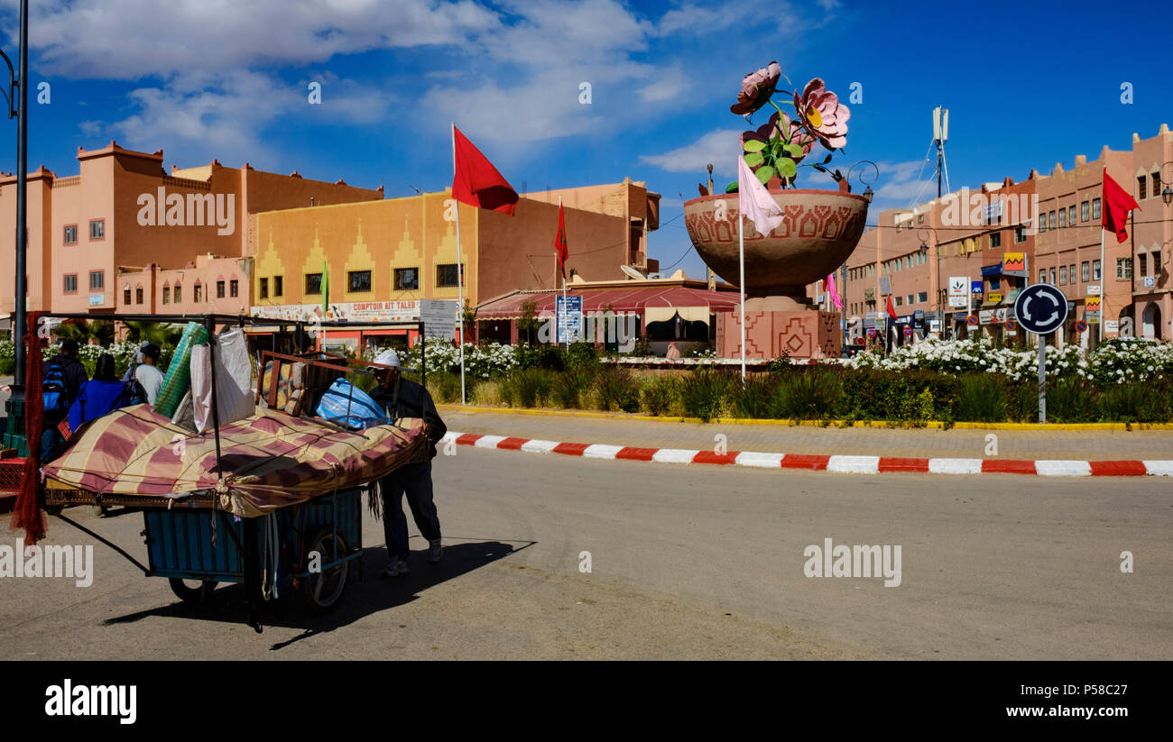 Street scene in El Kelaa Des M'Gouna, the rose capital of Morocco Stock ...
