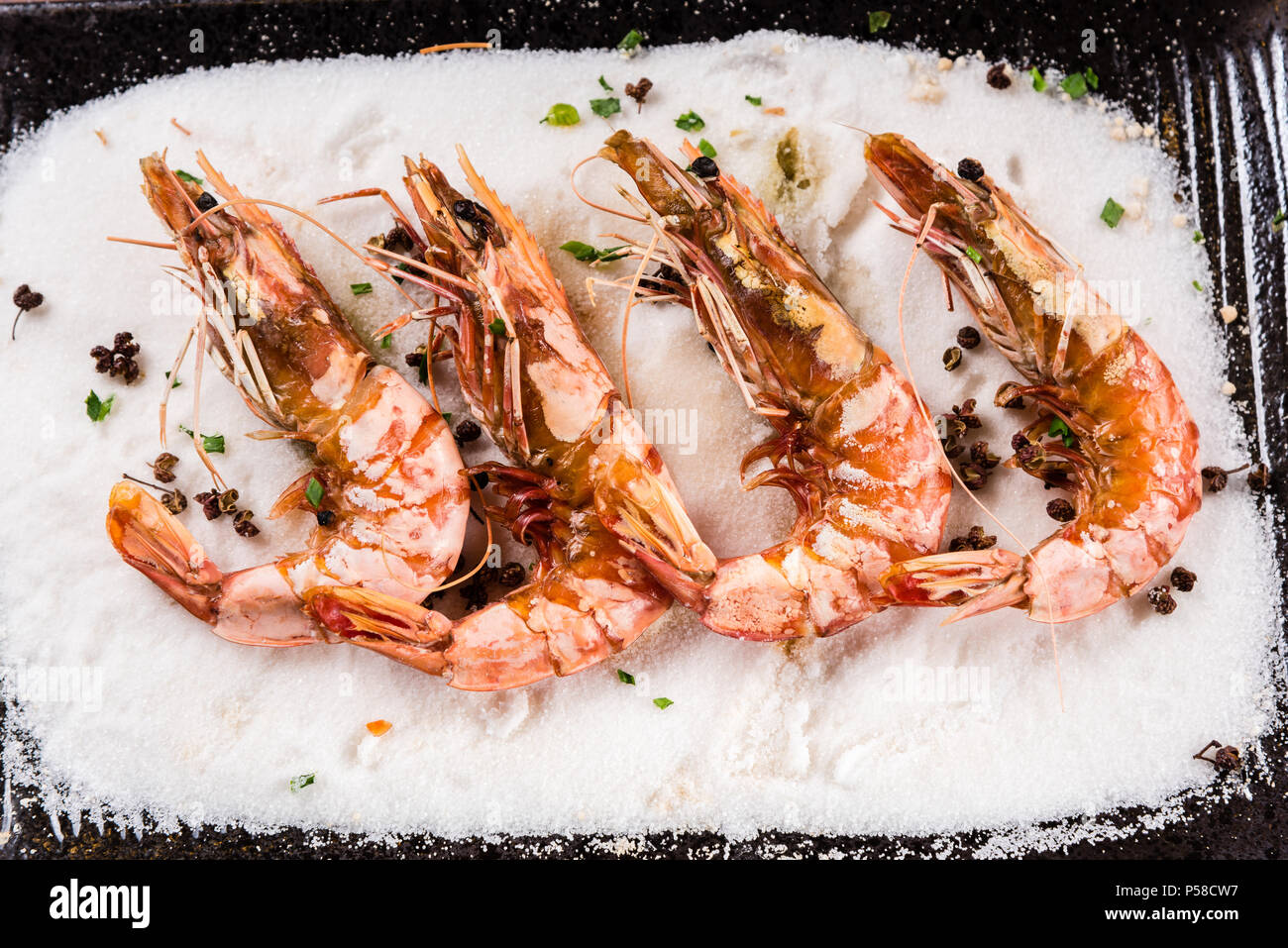 Salt roast shrimp Stock Photo - Alamy